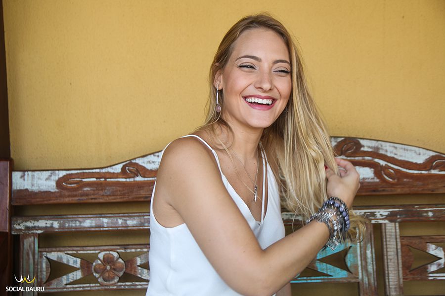 Conheça Bella, a cantora bauruense que está lançando seu primeiro CD ...