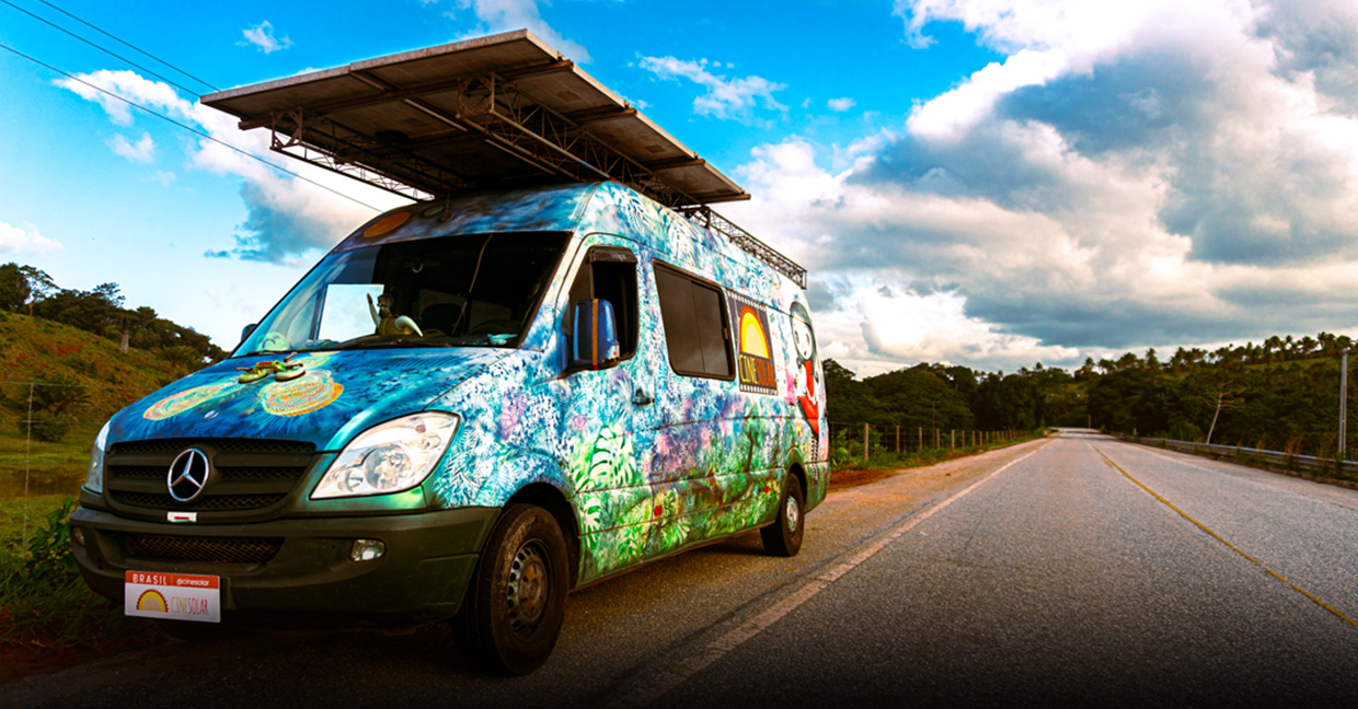 Furgão movido a energia solar estaciona em Bauru com sessões de cinema ...